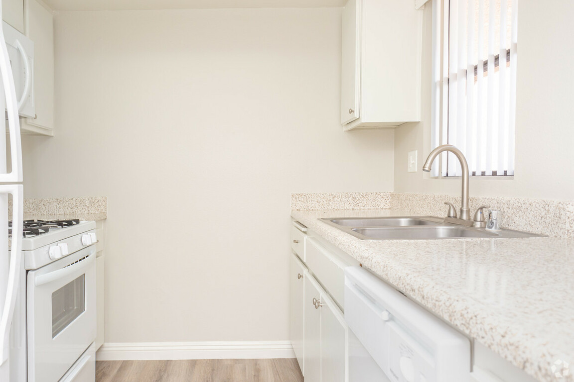 Stonewood Riverside, CA | Welcome Home